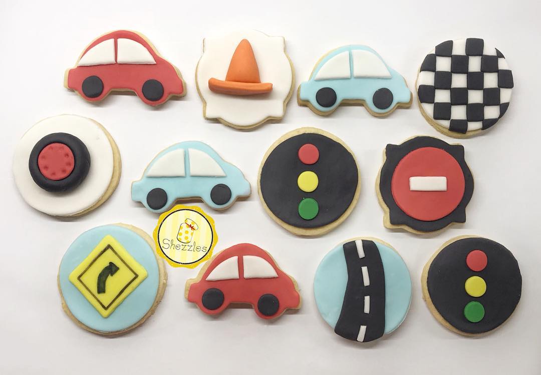 SHEZZLES | Cakes and Pastries: Car Race Theme Cookies