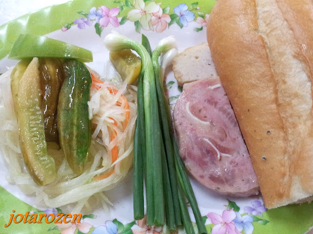Footsteps - Jotaro's Travels: YummY! - Nom Pang (Cambodian Baguette ...