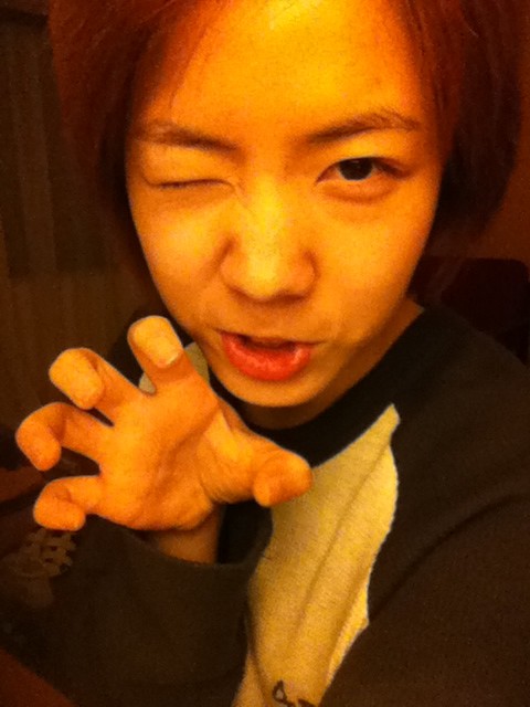 Hwayoung and Hyoyoung's sweet and playful conversation | T-ara World