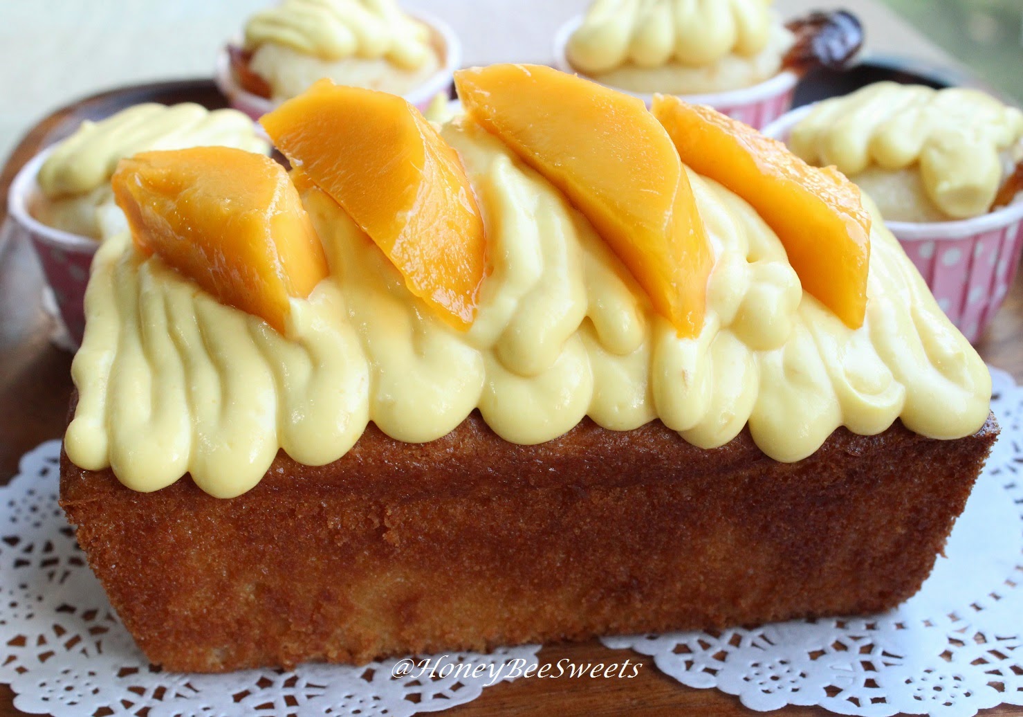 Honey Bee Sweets: Mango Sticky Rice Cake / Cupcake