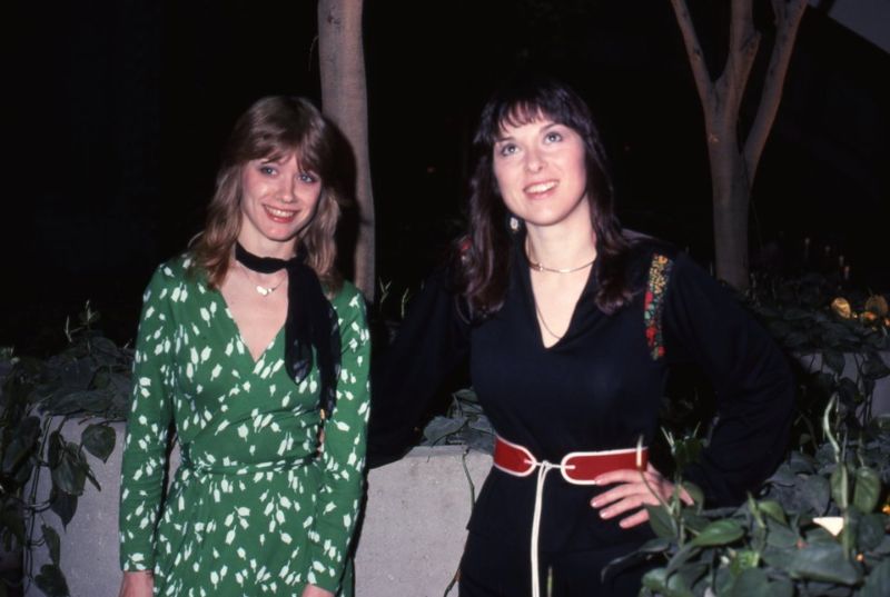 The Heart Band Sisters: 33 Lovely Pics of Ann and Nancy Wilson Together ...