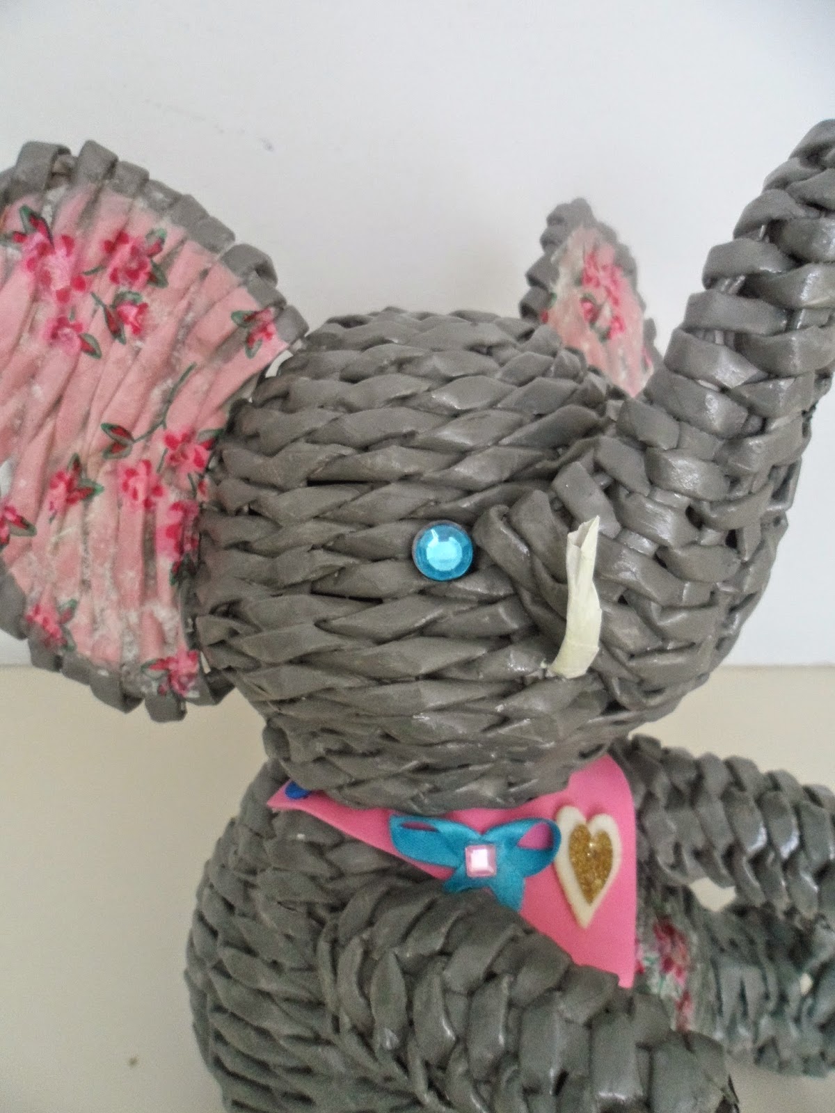 Wicker Land Reni: Paper wicker elephant.