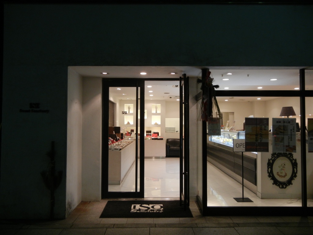 My eating life in Tokyo: Stylish cakes in Asakusa