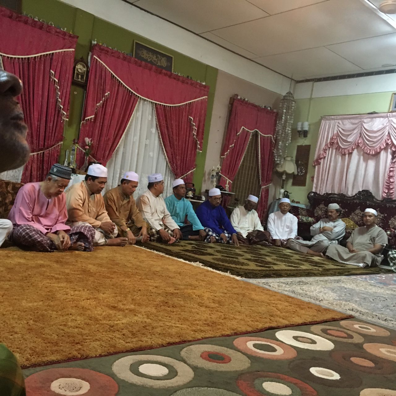 Membantu dan Membuat Kebajikan Adalah Perbuatan Yang Mulia: Kenduri Tahlil