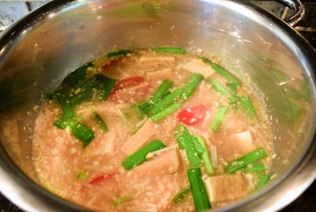 Recipes for Tom: Tomato to nira no nattojiru / miso soup with fermented ...