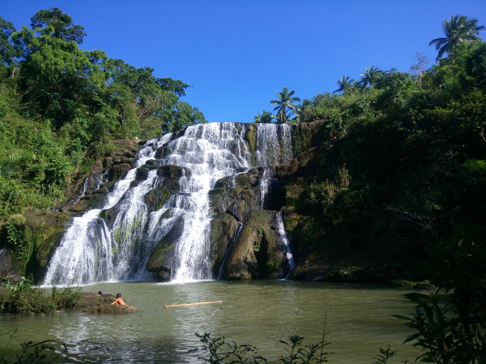 bellejohn aime voyager: Hulugan and Aliw Falls Luisiana, Laguna
