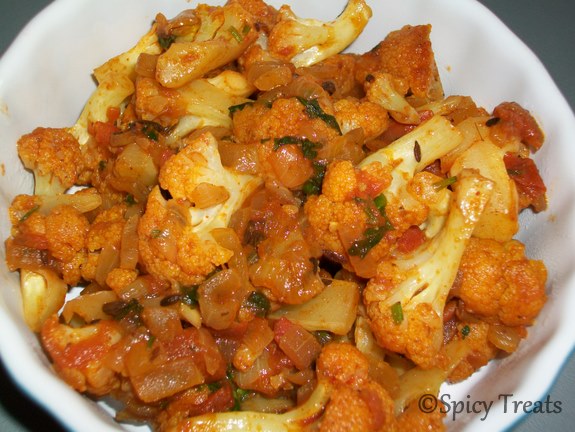 Spicy Treats: Stuffed Buns / Spicy Gobi Stuffed Buns / Spicy ...