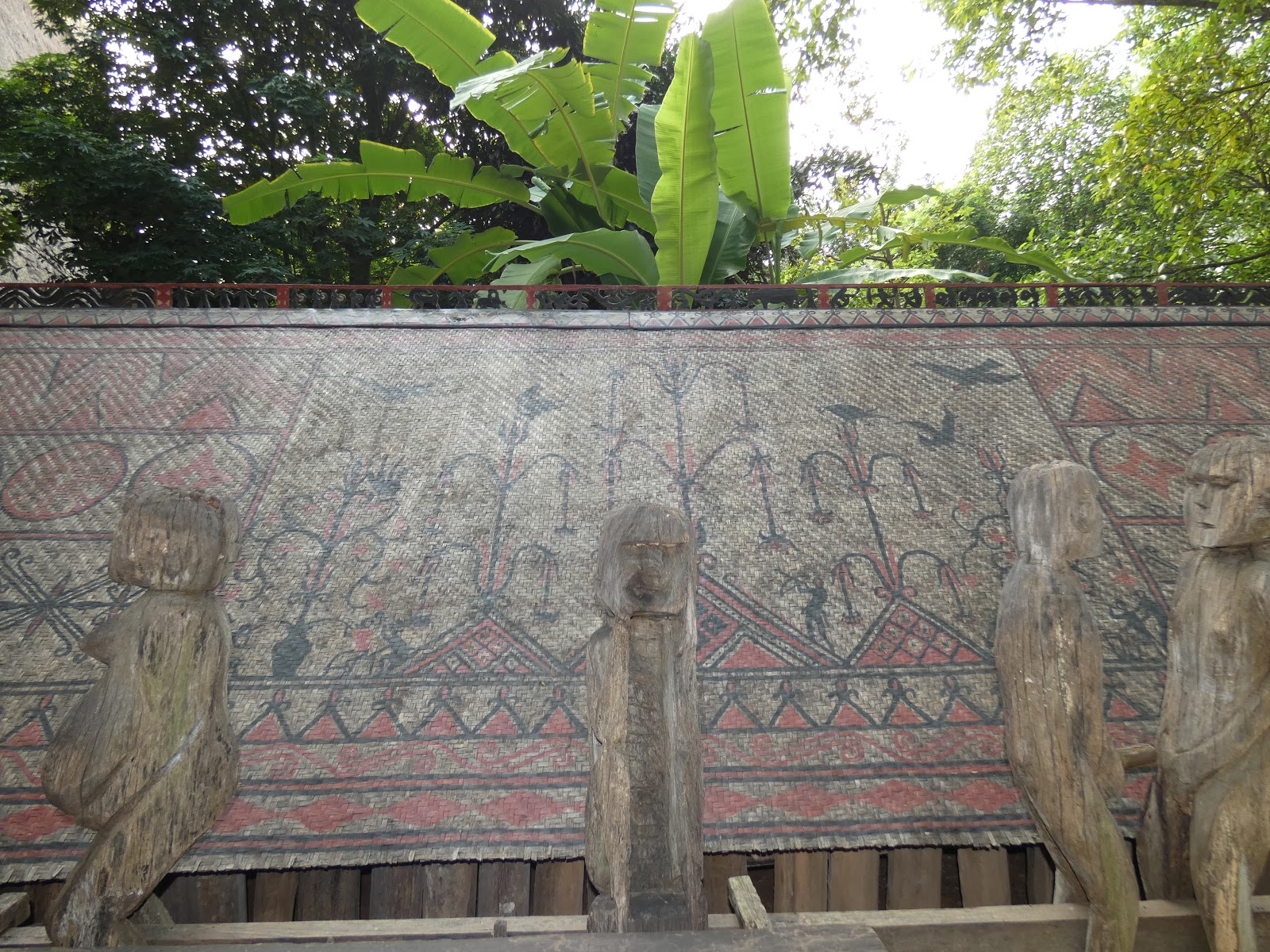 It is not a Cambodian Architecture Lab.: Jarai tomb house, Vietnam ...