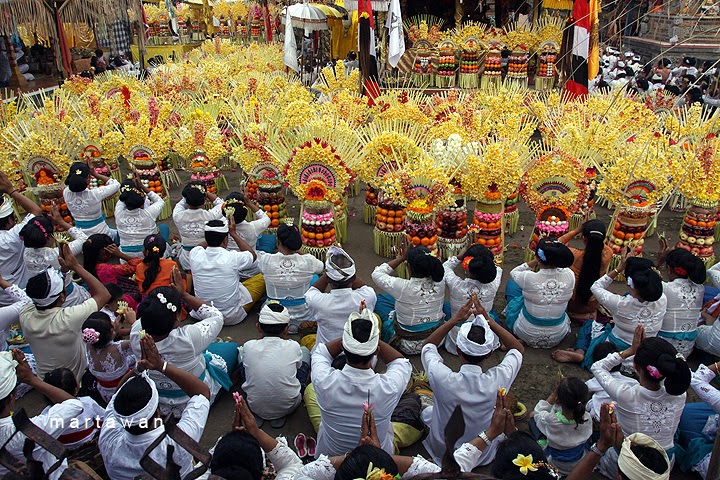 Bali Indonesia Holiday Travels: Gebogan Offerings | Bali Prosperity ...