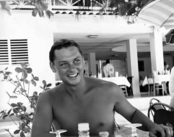 快樂的物質女孩: 充滿往日殖民風華的秘密花園