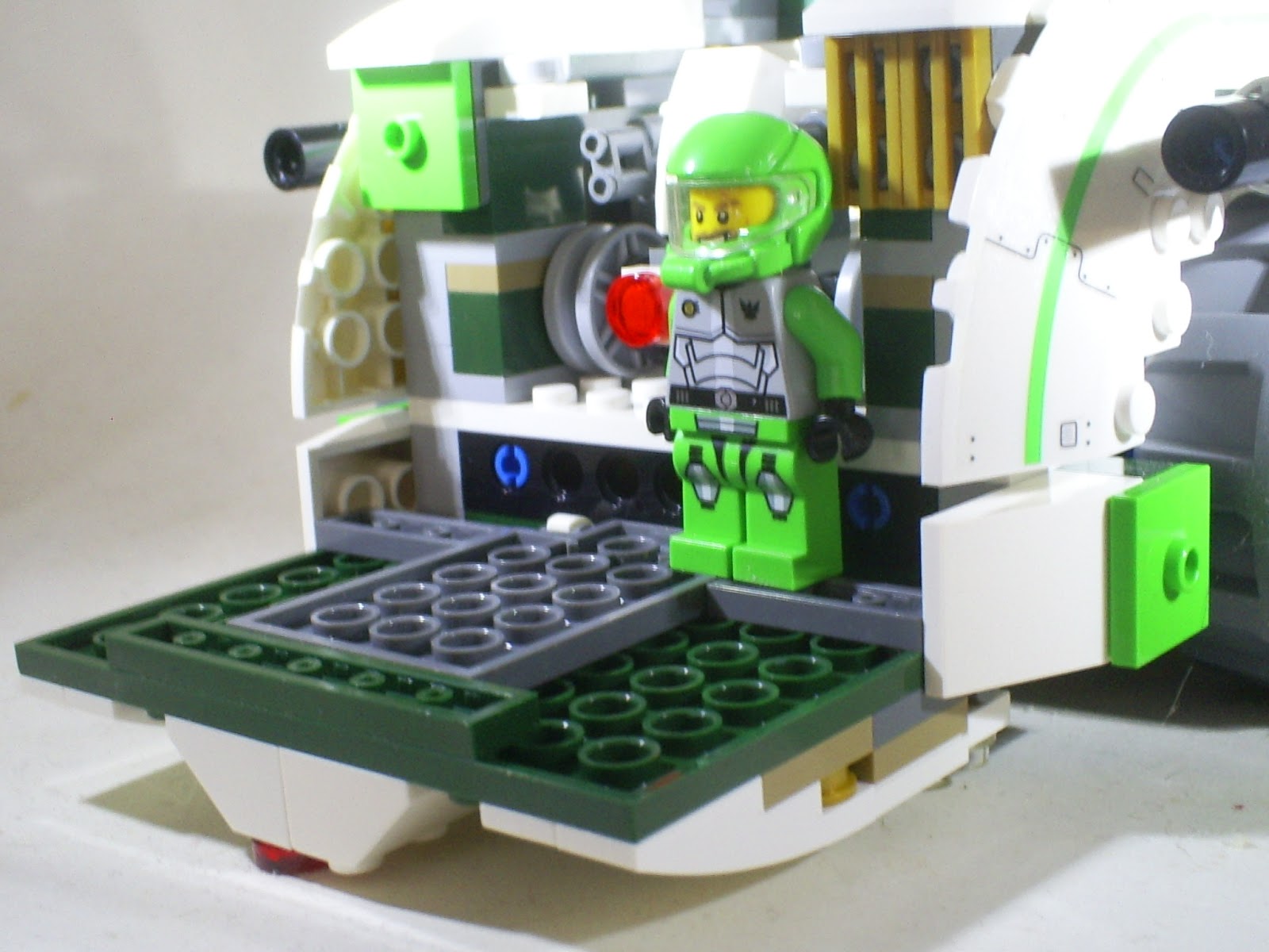 That Figures: REVIEW: Lego Galaxy Squad Vermin Vaporizer