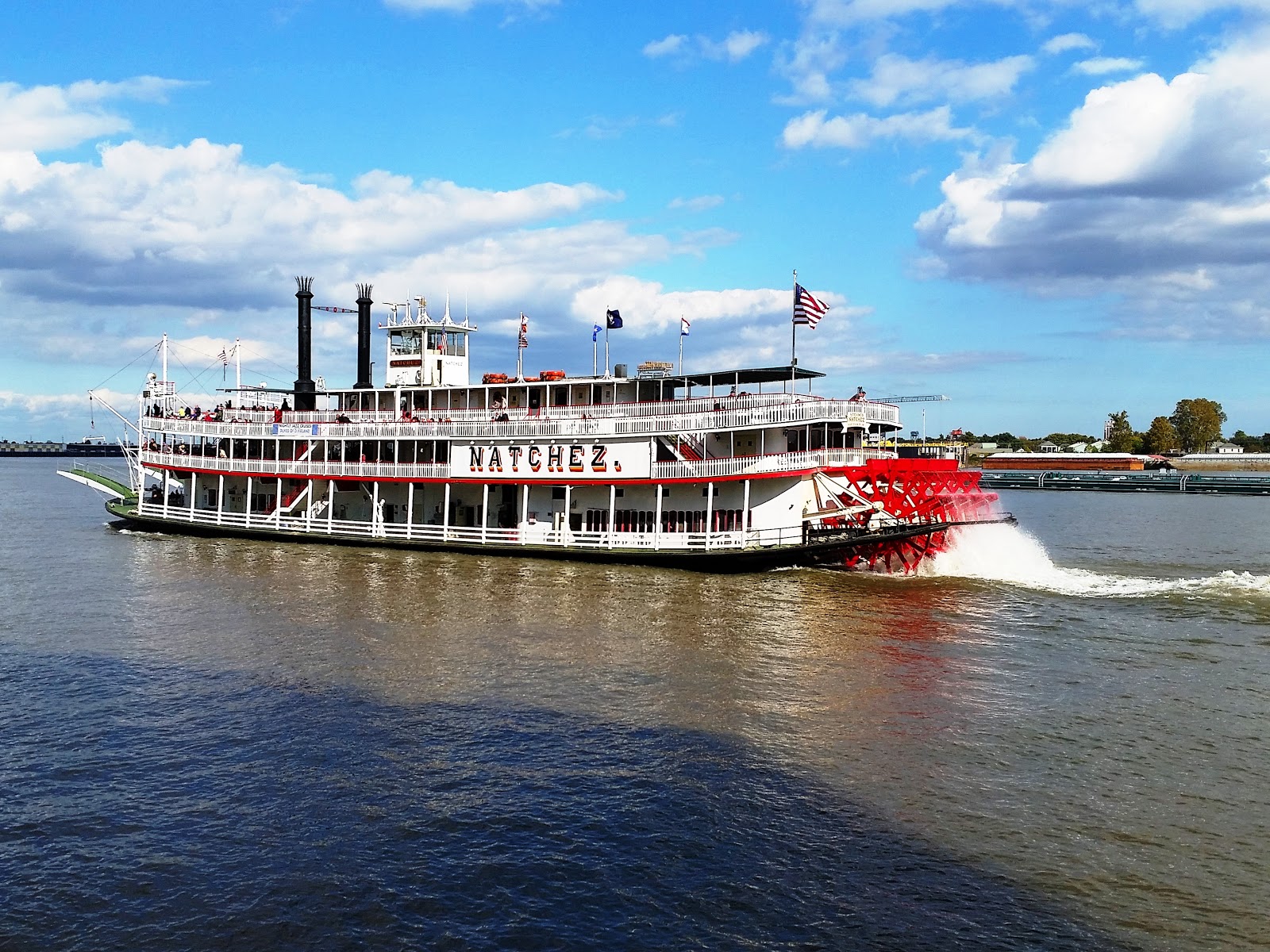 angels and people, life in New Orleans: at the new Riverwalk outlet mall