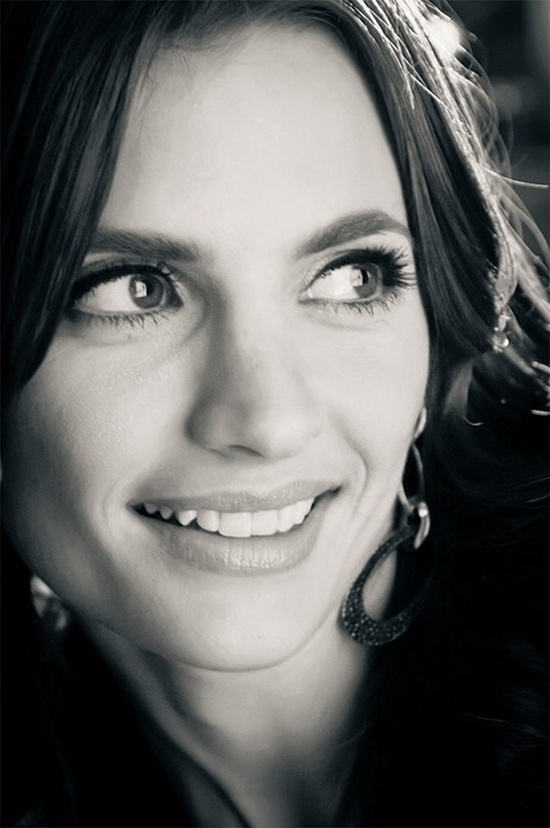 Stana Katic | Halloo