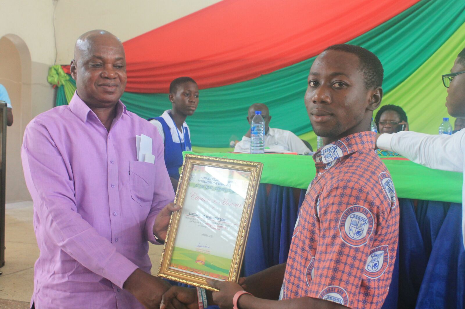 Prof. Quarm honours 2016 ACME QUIZ Ashanti Champions Konongo Odumasi ...