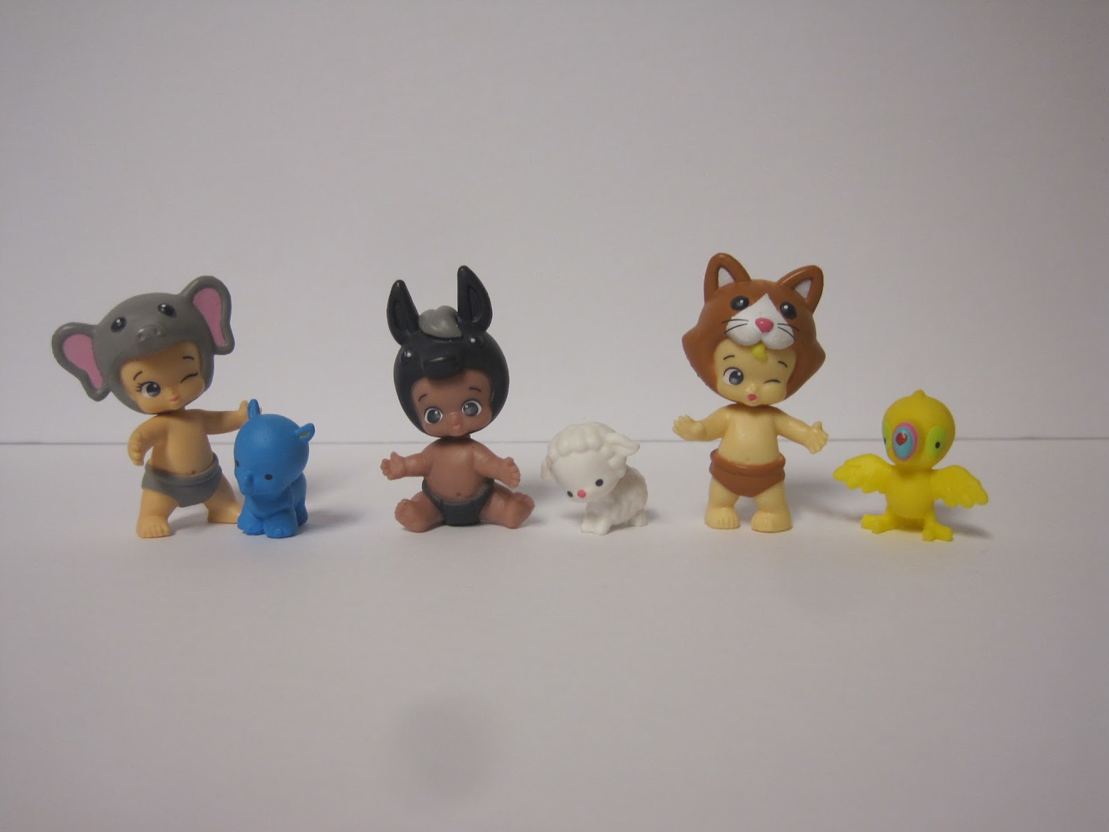 Never Grow Up: A Mom's Guide to Dolls and More: Moose Toys "Twozies" Review