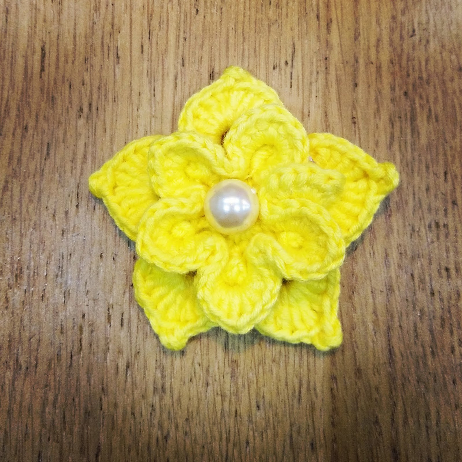 Neusal Creations : Broche de flor a crochet