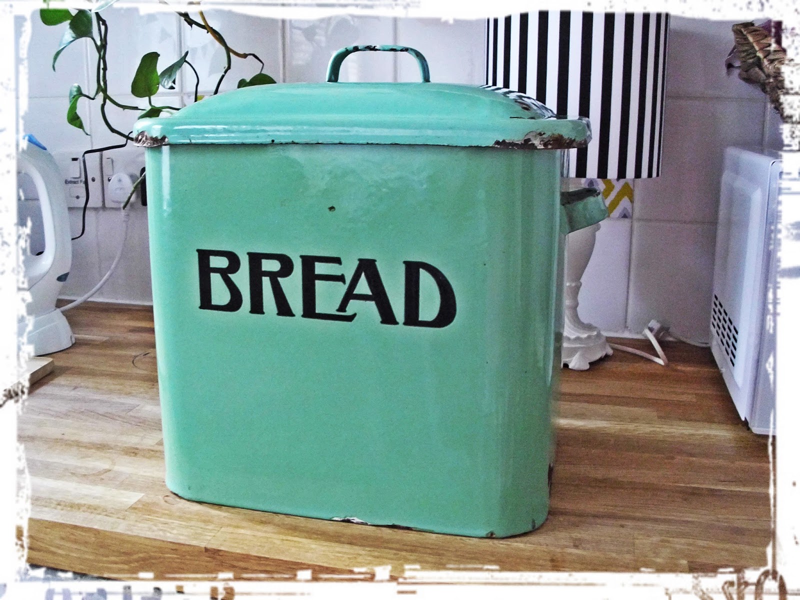 JiggleMaWiggle Bread Bins jigglemawiggle-bread-bins