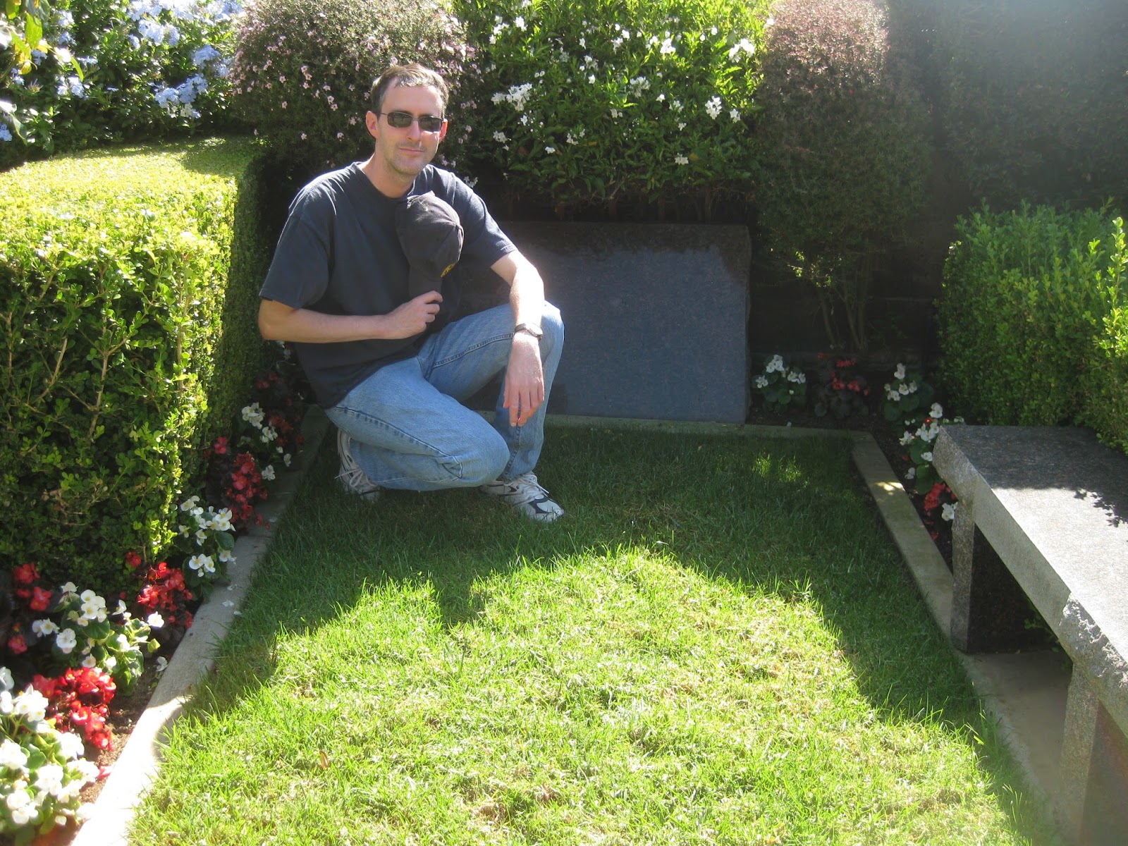 Six Feet Under Hollywood: Hidden Graves of the Rich and Famous