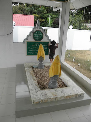SENI LAMA MELAYU (MALAY OLDEN ART): Makam (Tomb of) Busu Isim