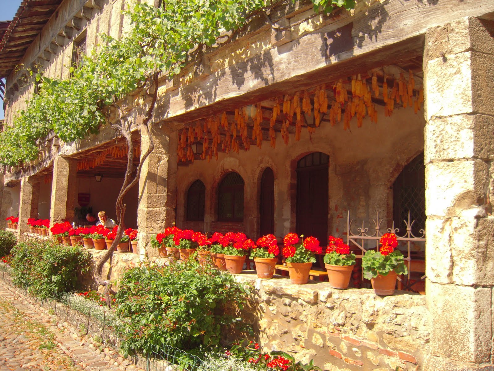 sallywallaceinfrance: Pérouges: village médiéval près de Lyon