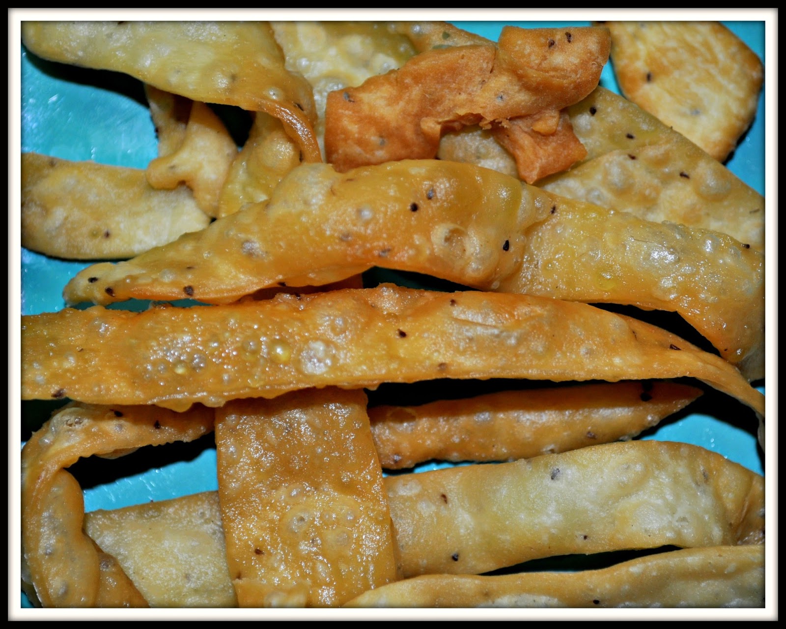 SohNi's Kitchen: Maida Matar/ Namkeen Mathari/matthi