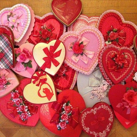 My Paisley World: Frilly, Vintage Heart-Shaped Valentine Candy Boxes