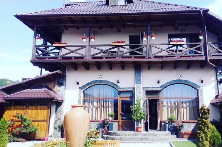 Răsfăț culinar la „Hanul din meri”