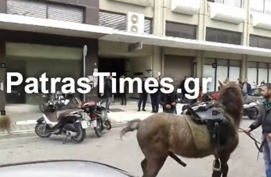 -ΒΙΝΤΕΟ...- ΣΕΞ ΚΑΙ ΕΡΩΤΑΣ ΣΤΑ ΜΠΛΟΚΑ ΤΩΝ ΑΓΡΟΤΩΝ... ΔΕ ΛΕΜΕ ΤΙΠΟΤ ...