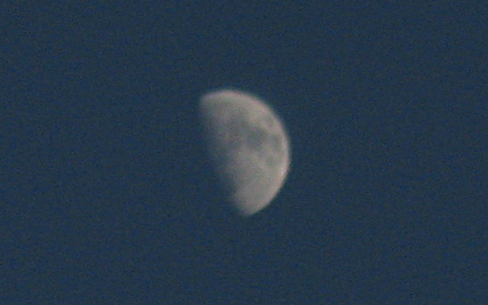 Daytime moon with 4x optical zoom [Stellar Neophyte Astronomy Blog]