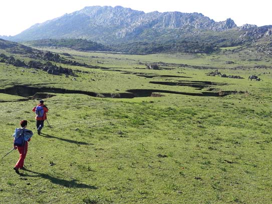 SENDERISMO EN EL RIF/RANDONNÉES DANS LE RIF: DHAR HAJAR Y FAHS LEMHAR ...