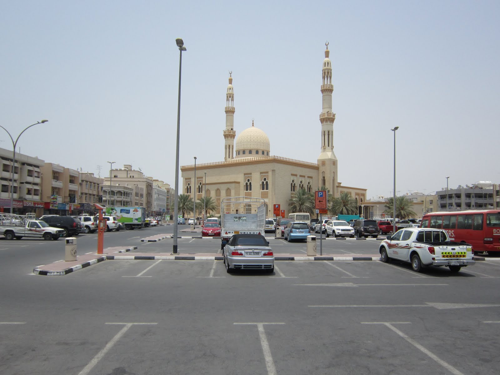 Snapshot Bliss: Day 8 - Satwa Grand Mosque