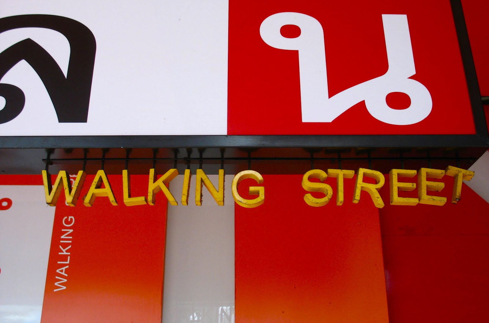 Paul Vickers : Design Thinking: Bangkok signs and street graphics