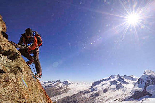 Destellos de Vida y Luz: ALPINISTA DEL ABSOLUTO (San Mateo 17,1-9)