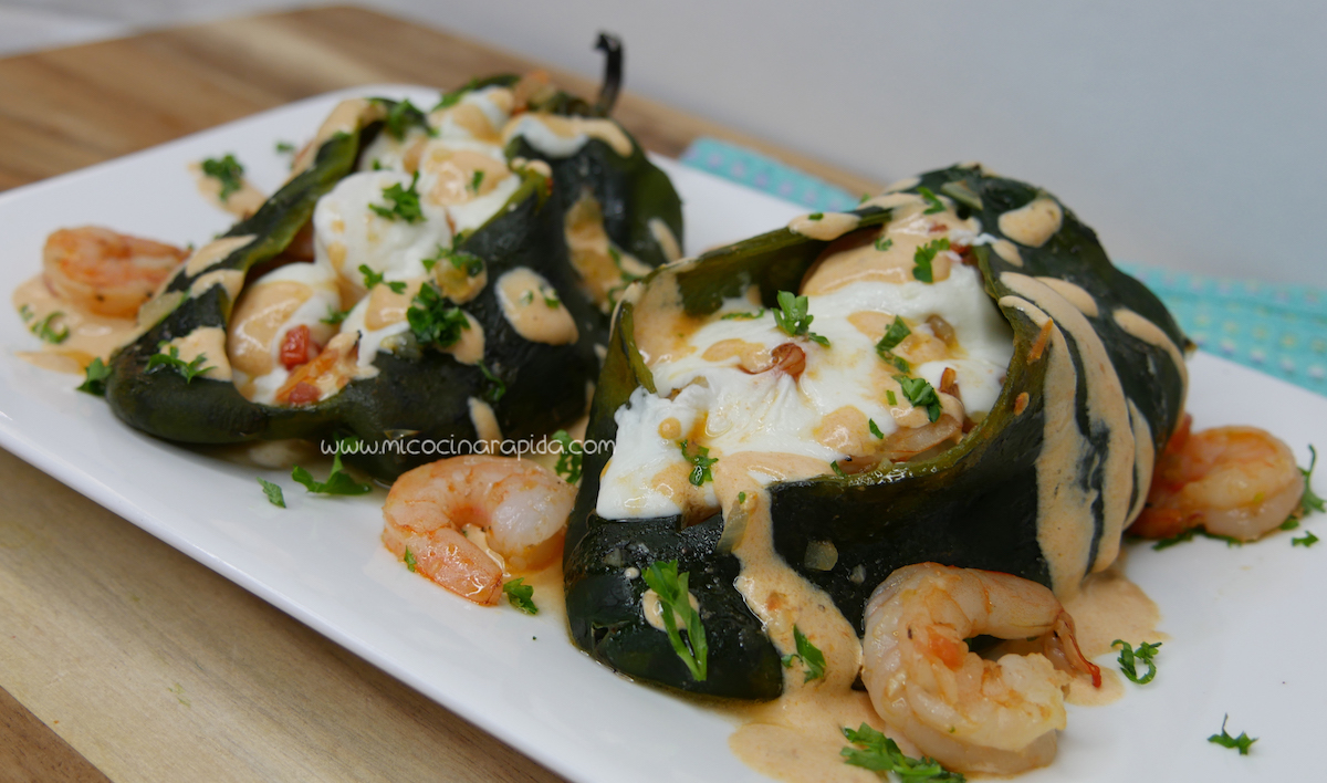Chiles rellenos de Camarón con Queso