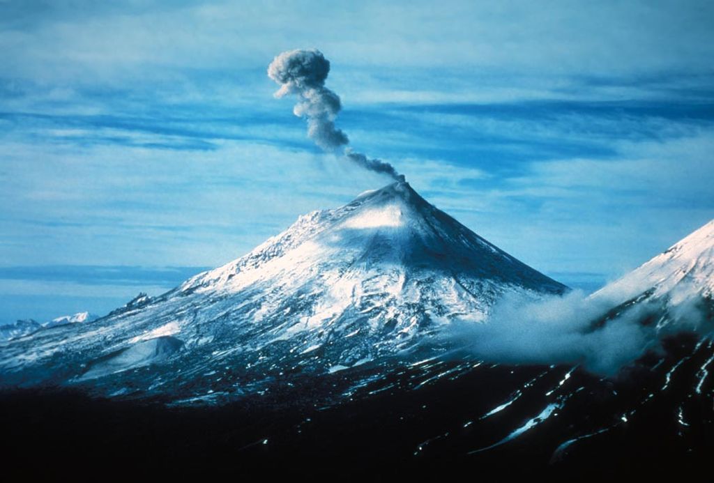 Mount Pavlof Erupts in Alaska