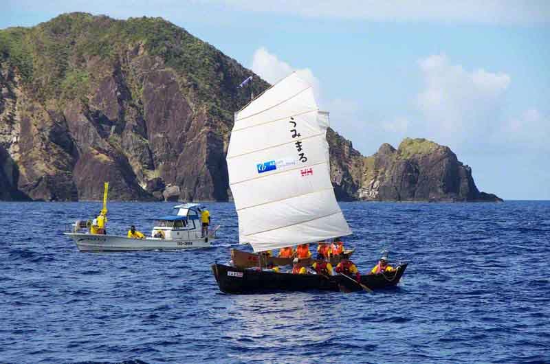 Ryukyu Life: Incredible Adventure: The 2013 Sabani Boat Race (Photos)