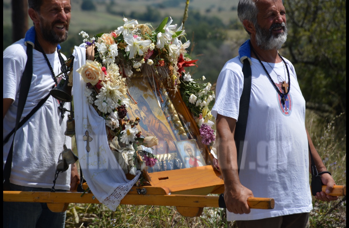 ΑΠΙΣΤΕΥΤΟ. ΜΕ ΤΑ ΠΟΔΙΑ ΑΠΟ ΤΟ ΒΕΛΙΓΡΑΔΙ ΓΙΑ ΤΗΝ ΜΟΝΗ ΧΙΛΑΝΤΑΡΙΟΥ ΜΕ ΜΙΑ ...