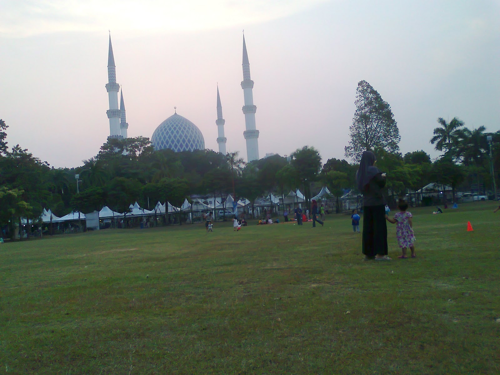 faris: bErBuka @ pAdAnG MbSA ShAH aLAm
