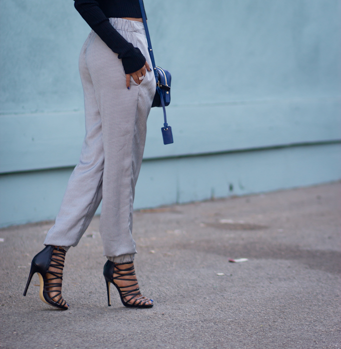 ROVI MOSS - Walk In Wonderland