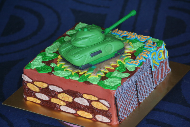 Rizq Cakes: Battle tank cake
