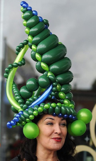 DANGLE & HANG: Fascinating Fascinators