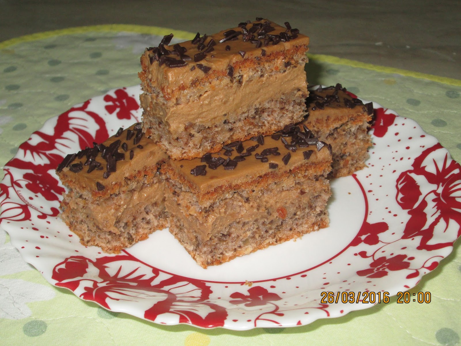 Prajituri de casa: Prăjitură cu nuci şi cremă de cafea