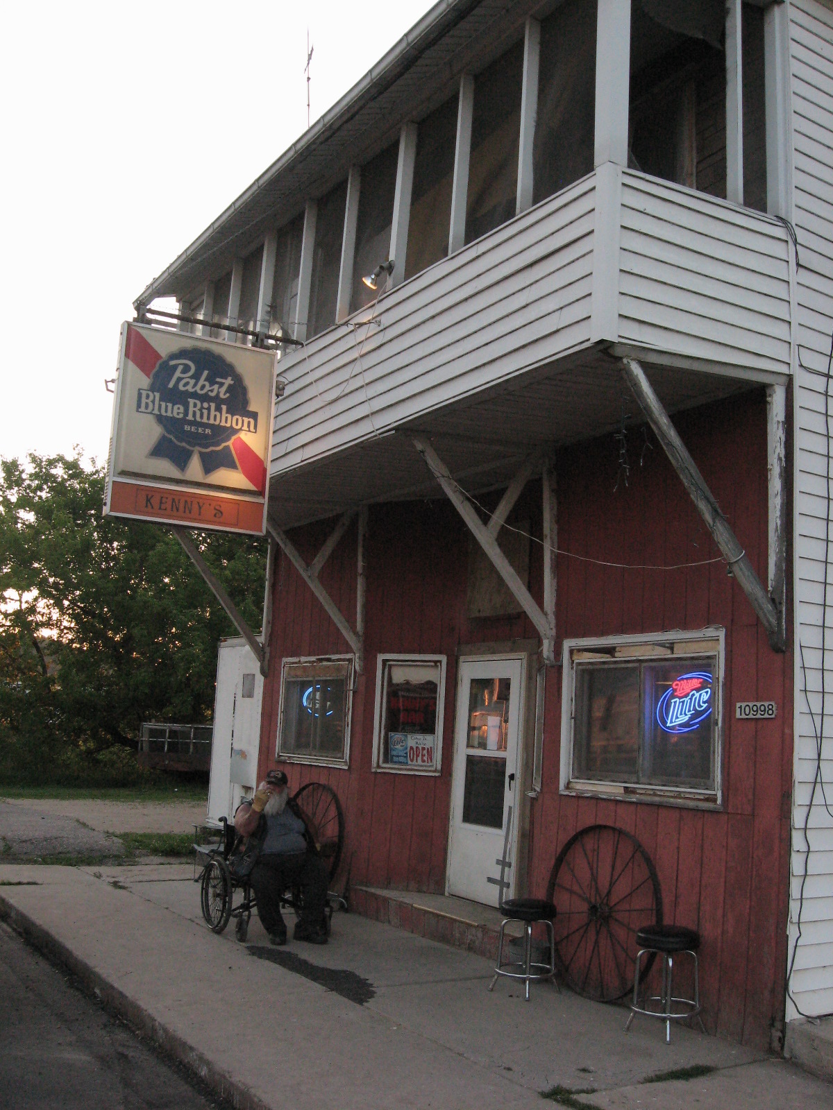 Noot: Knuckle Shuffle in Yuba, Wisconsin