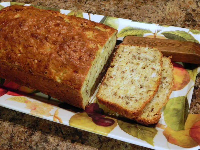 The Iowa Housewife: "Tropical" Fruit Bread