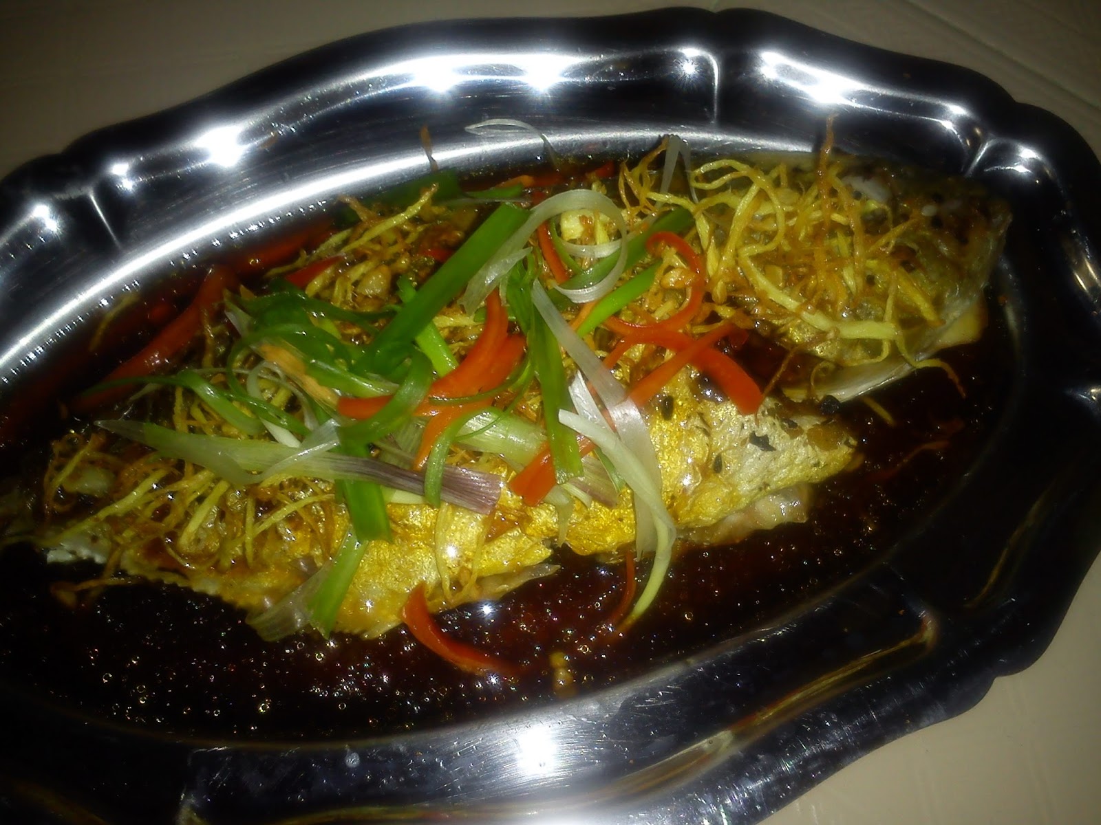Cooking Pleasure: FRIED FISH WITH CRISPY GARLIC AND GINGER