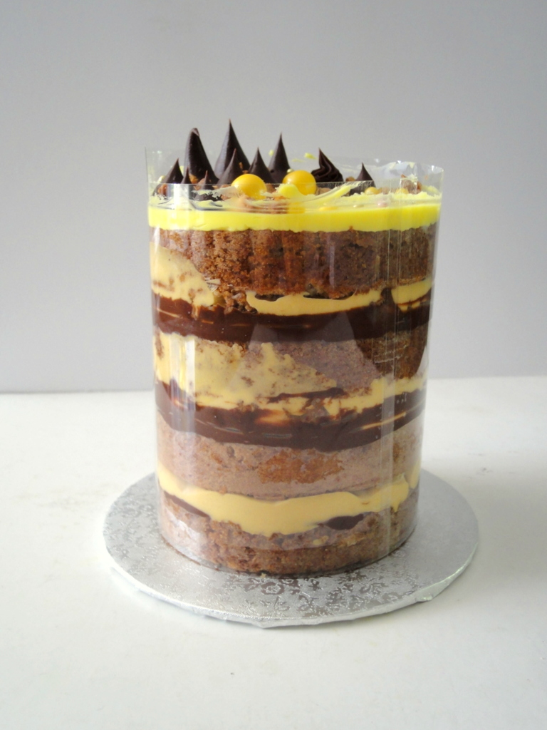 tast-e | baking and caking adventures: Banana Nut Crunch Layer Cake