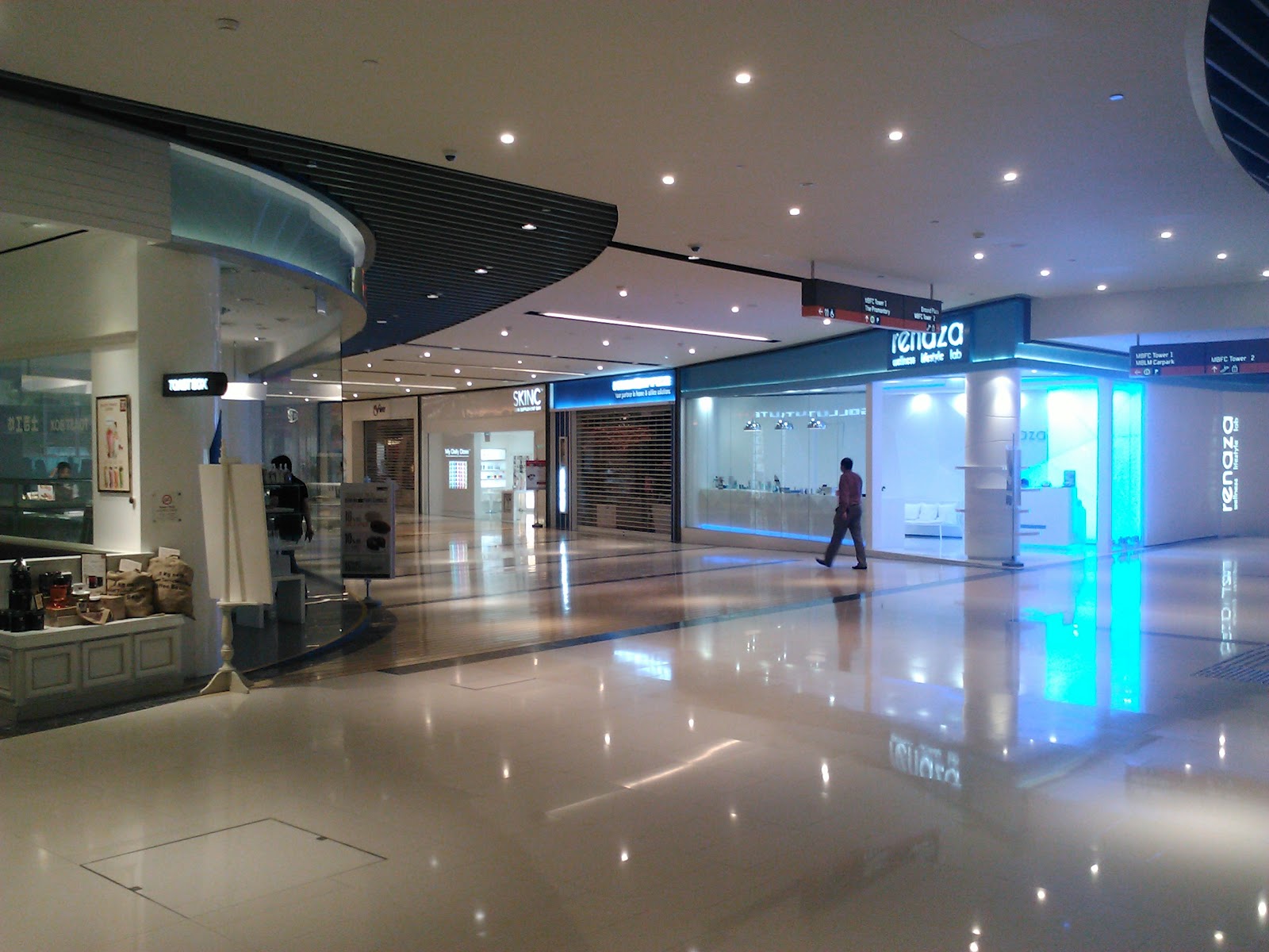 Frenzeelo: Underground Shopping at Marina Bay Link Mall