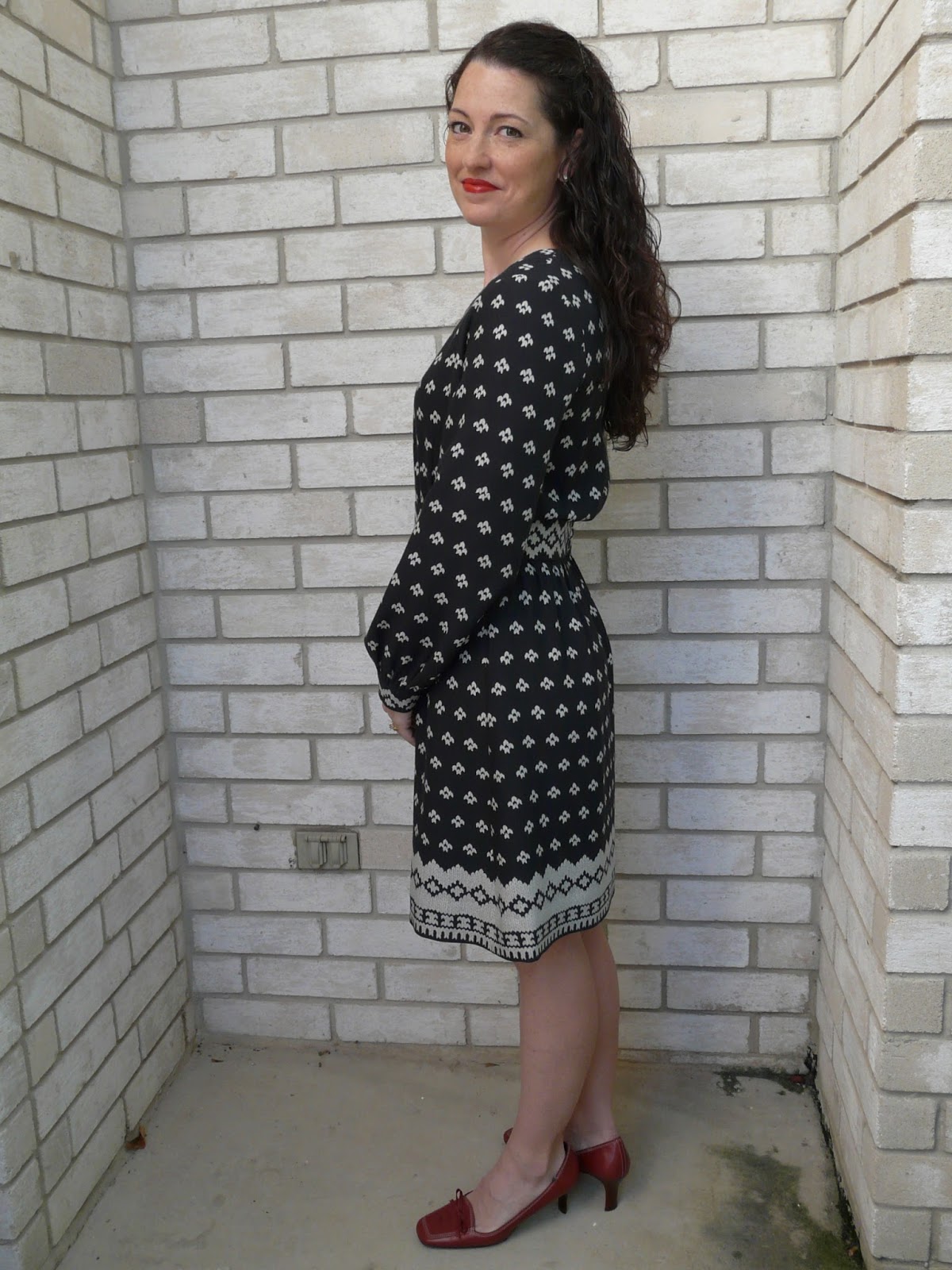 Amanda's Adventures in Sewing: Butterick 6409 - Black + white geometric ...