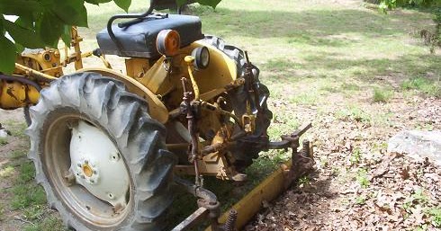 Farmall Cub Hub: Faramall Cub with Blade