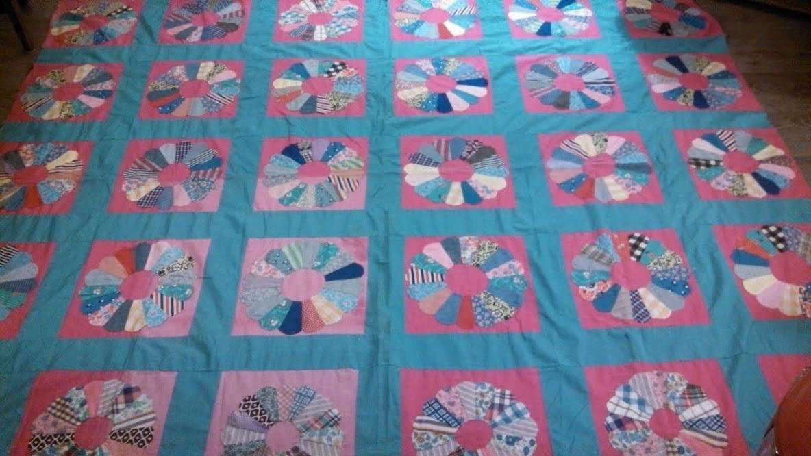 ProsperityStuff Quilts: The Vintage Dresden Plate Quilt